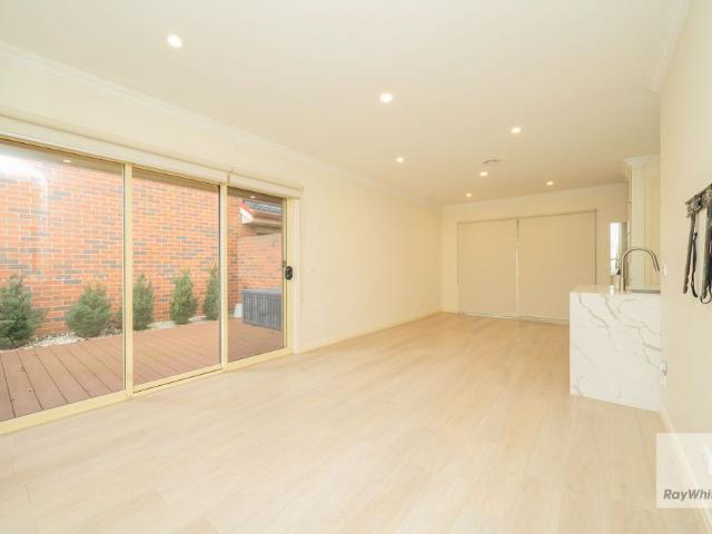 30 Byron Street