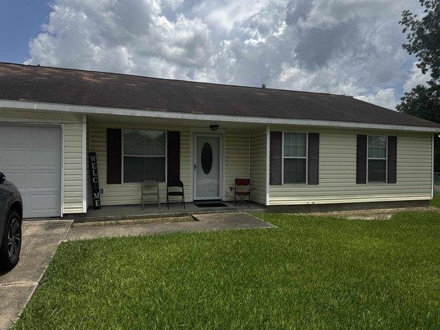 30 Carpenters Place Dr, Orange, TX 77630