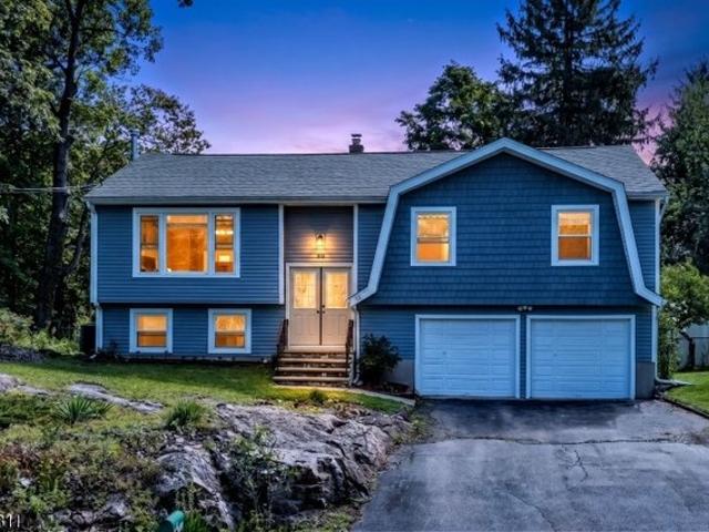 30 Center St, Butler, NJ 07405