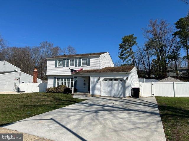 30 Cedar Creek Dr, Laurel Springs, NJ 08021