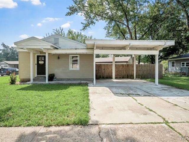 30 Cedar Dr, Pacific, MO 63069