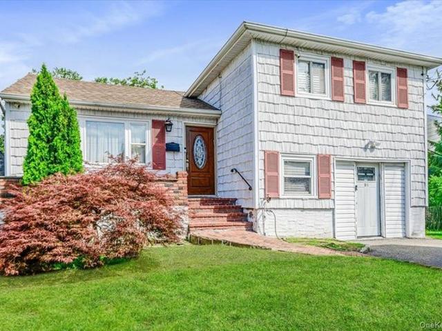 30 Cheshire Rd, Inwood, NY 11096