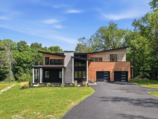 30 Coleman Dr, Campbell Hall, NY 10916