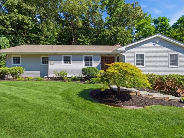 30 Cove Rd, Huntington, NY 11743