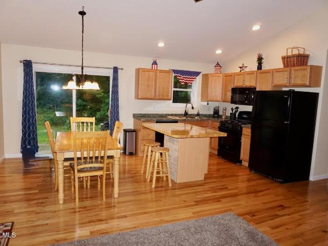 30 Cloverleaf Drive