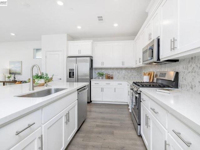 30 Cypress Ct