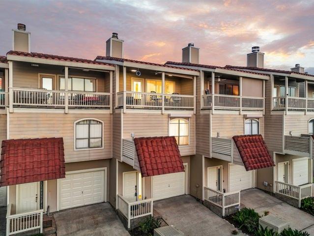 30 Dana Dr, Galveston, TX 77554