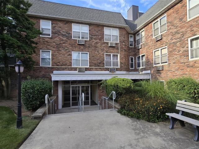 30 Daley Pl, Unit 146, Lynbrook, NY 11563 | Compass