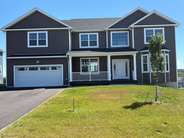 30 Dartmouth Dr, Poughkeepsie, NY 12603