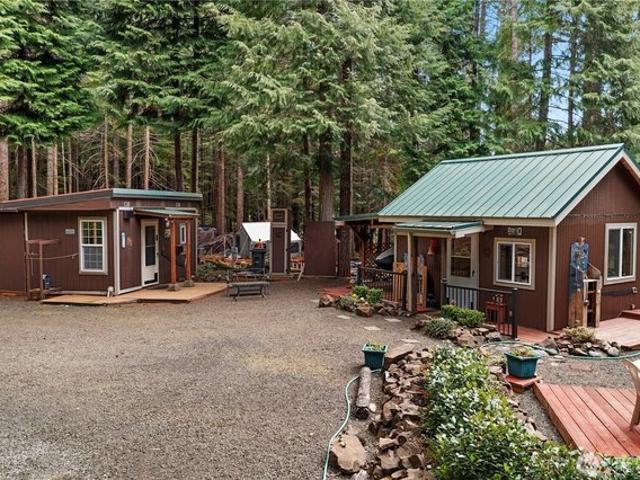 30 N Deer Ct, Hoodsport, WA 98548