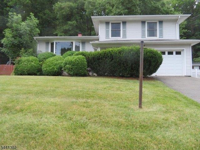 30 Deer Path Dr, Mount Olive Township, NJ 07836