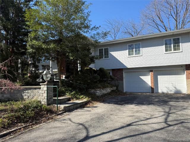 30 Dogwood Rd, Albertson, NY 11507 | MLS #982122 | Compass