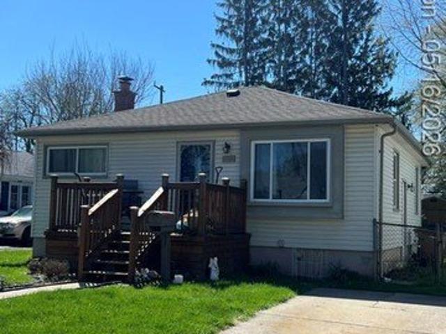 30 E Fairmount Ave, Pontiac, MI 48340