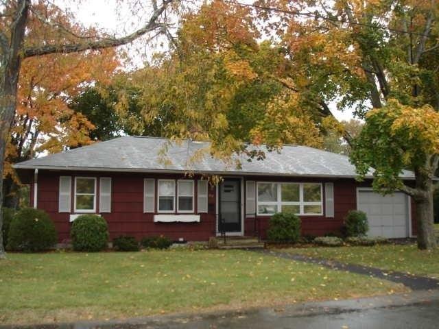 30 Farnum Rd, Warwick, RI 02888