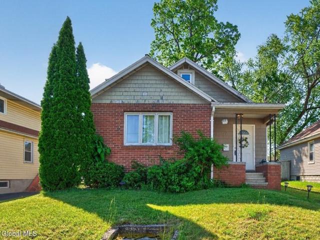 30 Fern Ave, Colonie, NY 12205
