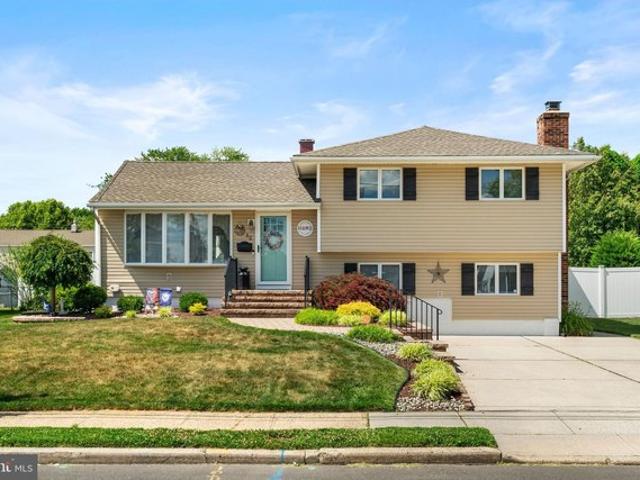 30 Gary Dr, Hamilton, NJ 08690