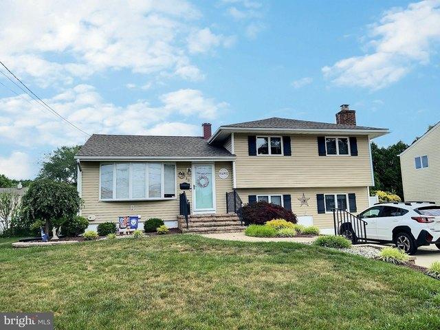 30 Gary Dr, Hamilton, NJ 08690