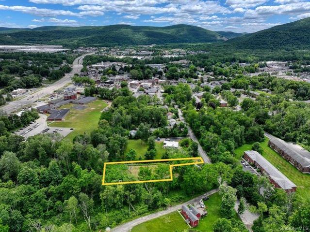 30 Givens Ln, Fishkill, NY 12524