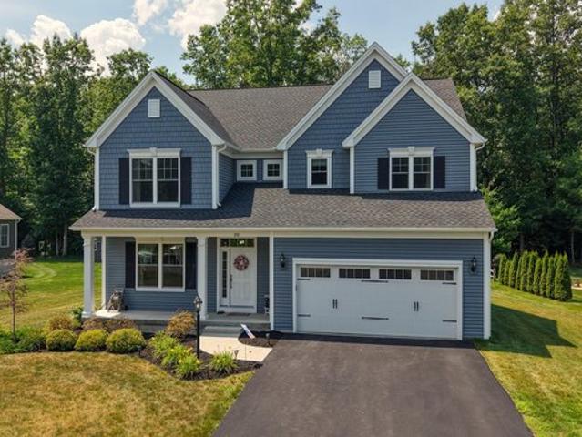 30 Greenbrier Way, Halfmoon, NY 12065