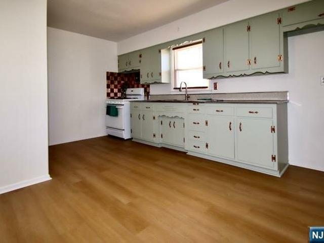 30 Horton Avenue, Hawthorne, US, NJ