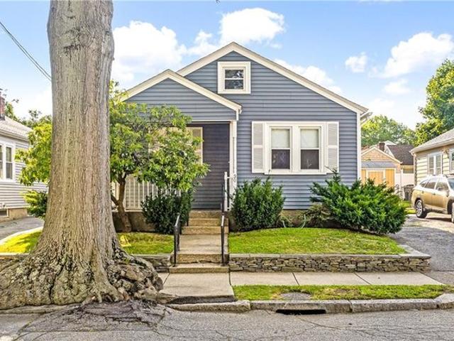 30 Iona St, Providence, RI 02908