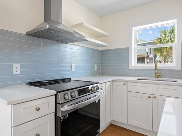 30 Isabella St, Charleston, SC 29403
