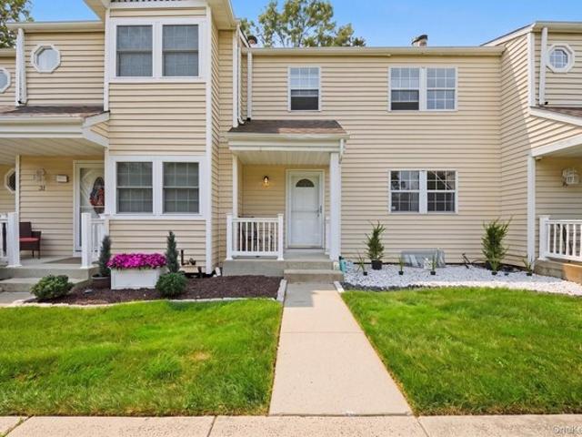 30 Jefferson Cmns, Yaphank, NY 11980