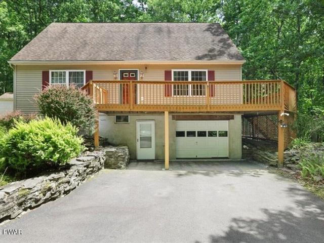 30 Juniper Way, Hawley, PA 18428