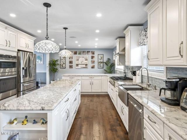 30 Kentucky Dr, Hazlet, NJ 07730