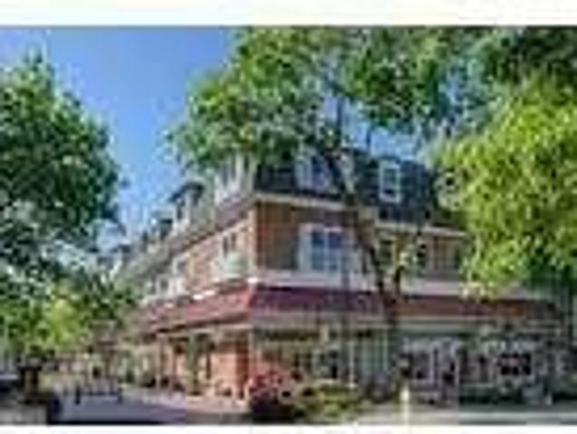 30 Kings Ct #301, Haddonfield, NJ 08033