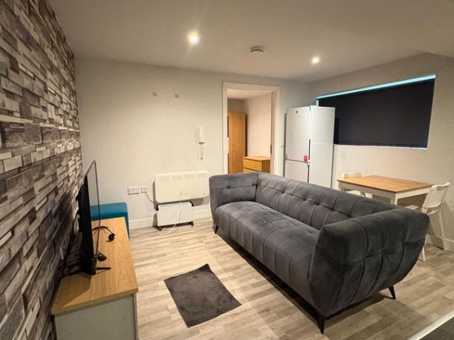 30 Kirkgate, Huddersfield HD1, 1 bed flat to rent, £800 pcm | PrimeLocation