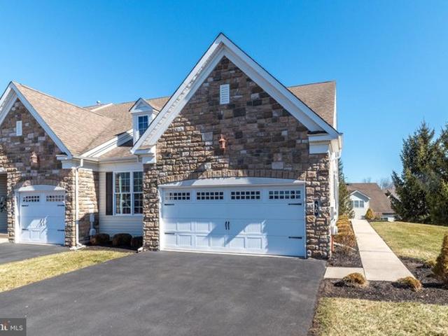 30 Komen Ct, Sellersville, PA 18960