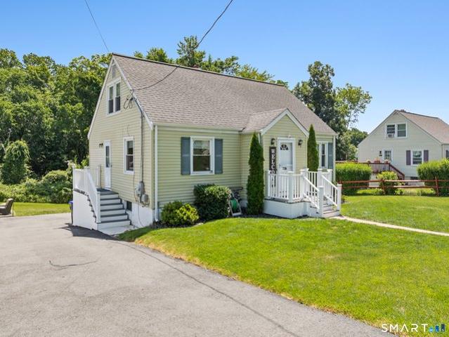 30 Lansing Ave, Trumbull, CT 06611