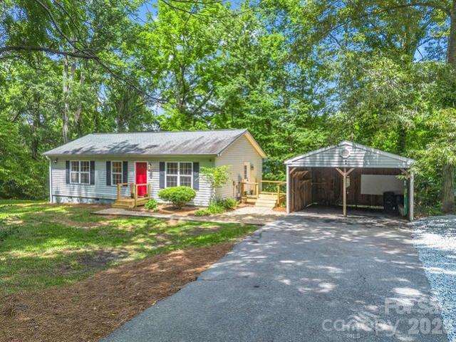 30 Lake Forest Ln, Hendersonville, NC 28739