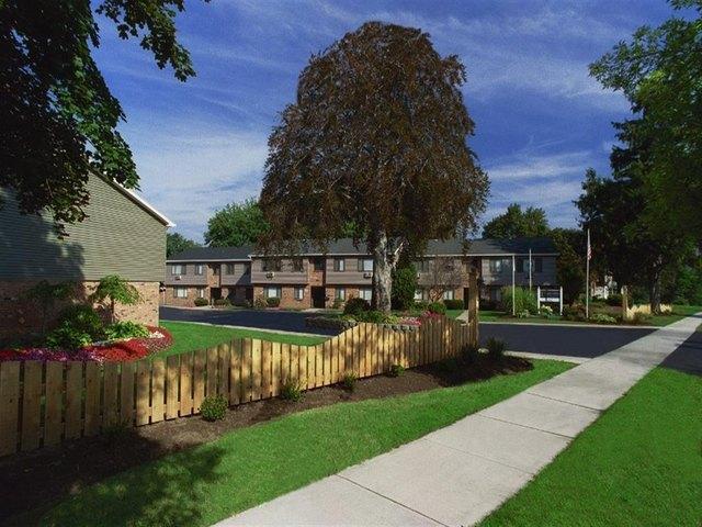 30 Lake Vista Ct, Rochester, NY 14612