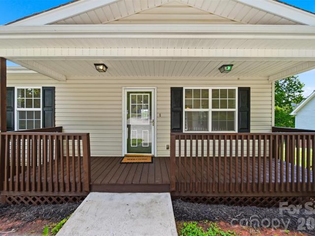 30 Lakeside Avenue