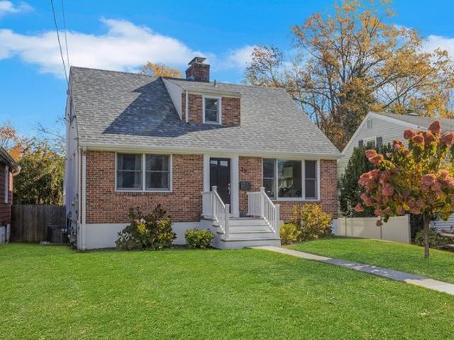 30 Lindsey Ave, Stamford, CT 06905