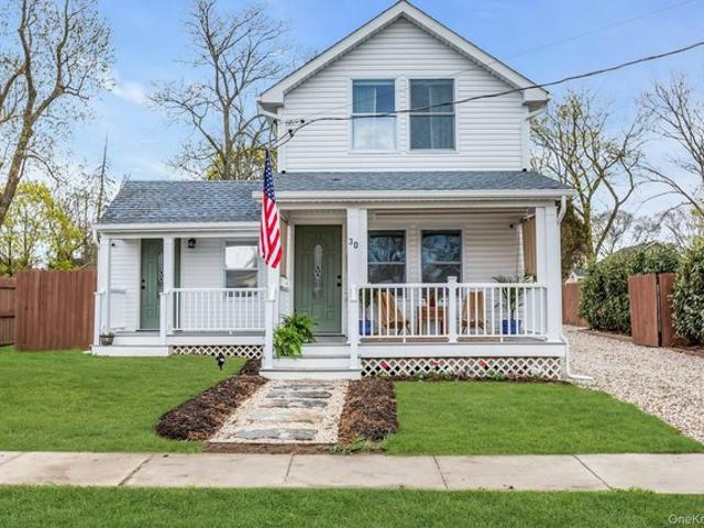 30 Liberty St, Patchogue, NY 11772