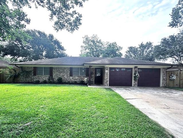 30 Live Oak St, Van Vleck, TX 77482