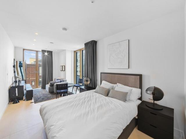 30 London Bridge Street London SE1 Studio to rent £3,683 pcm £850 pw