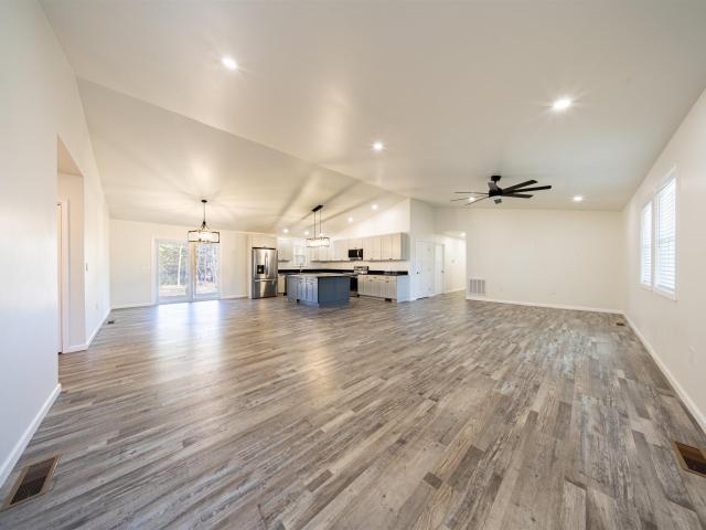 30 Lynndale Dr