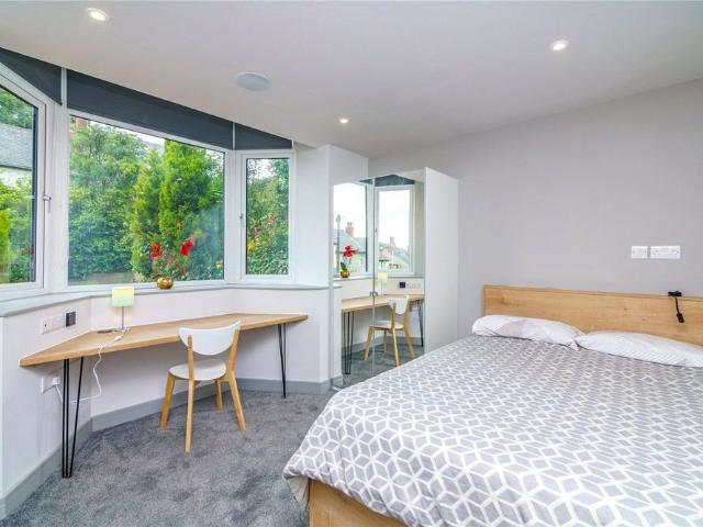 30 Malvern Road, Huddersfield, HD4