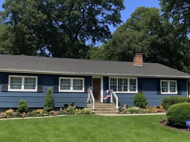 30 Marbeth Cir, Miller Place, NY 11764