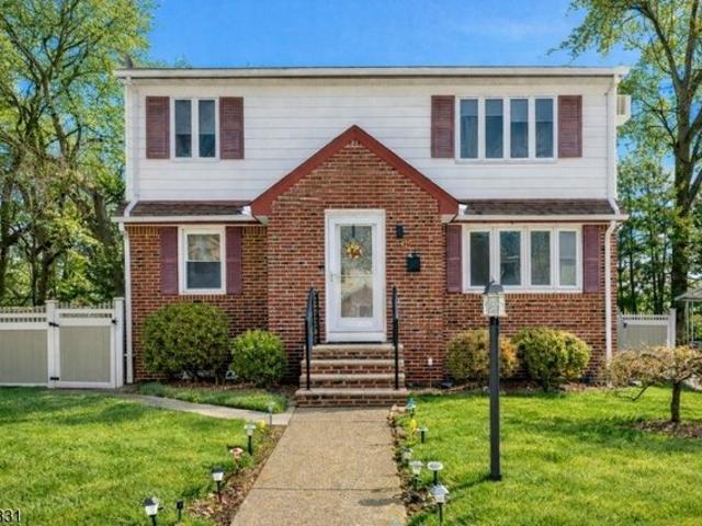 30 Marion Ave, Rochelle Park, NJ 07662