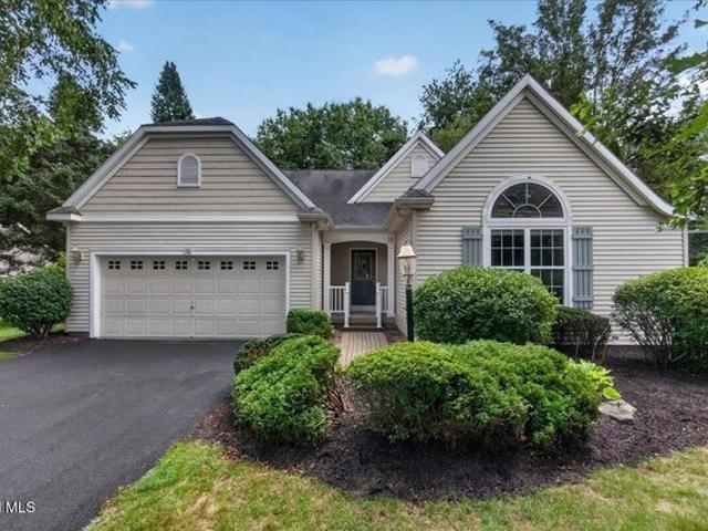 30 Mayfield Dr, Clifton Park, NY 12065