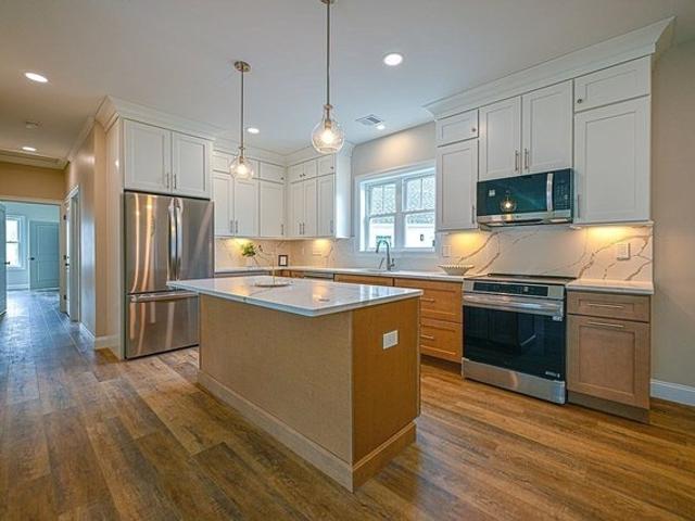 30 Meadowview Ln Unit B, Salisbury, MA 01952