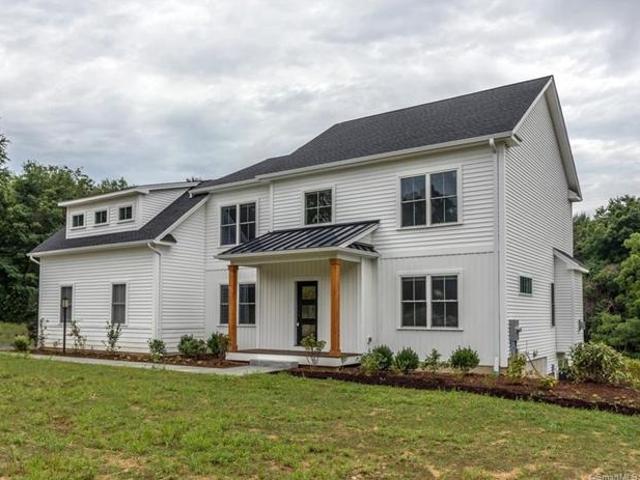 30 Meadow Brook Rd, Newtown, CT 06470