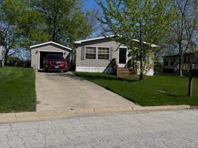 30 Meadowlark Ln, Beecher, IL 60401