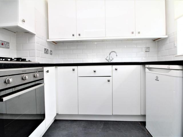 30 Melvin Road, Penge SE20 2 bed apartment to rent £1,800 pcm £415 pw