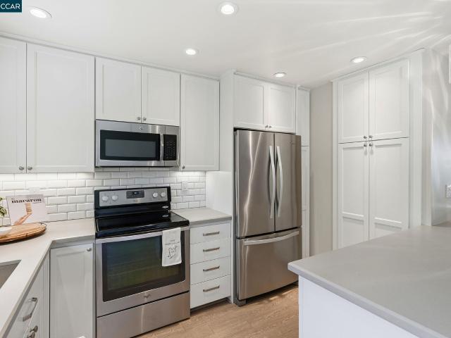 30 Miramonte Dr